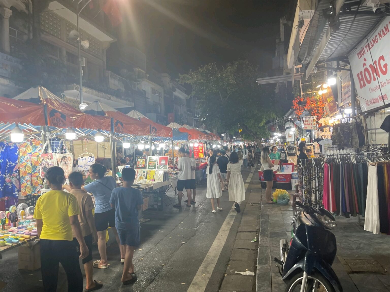 Hanoi Night Market Guide (Dong Xuan, Weekend Night Market)